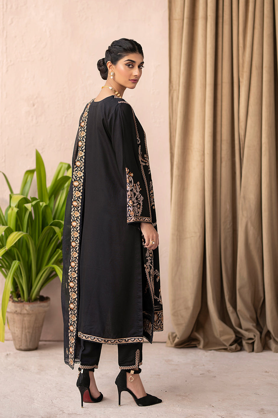 MEHER-UN-NISSA – Elegance